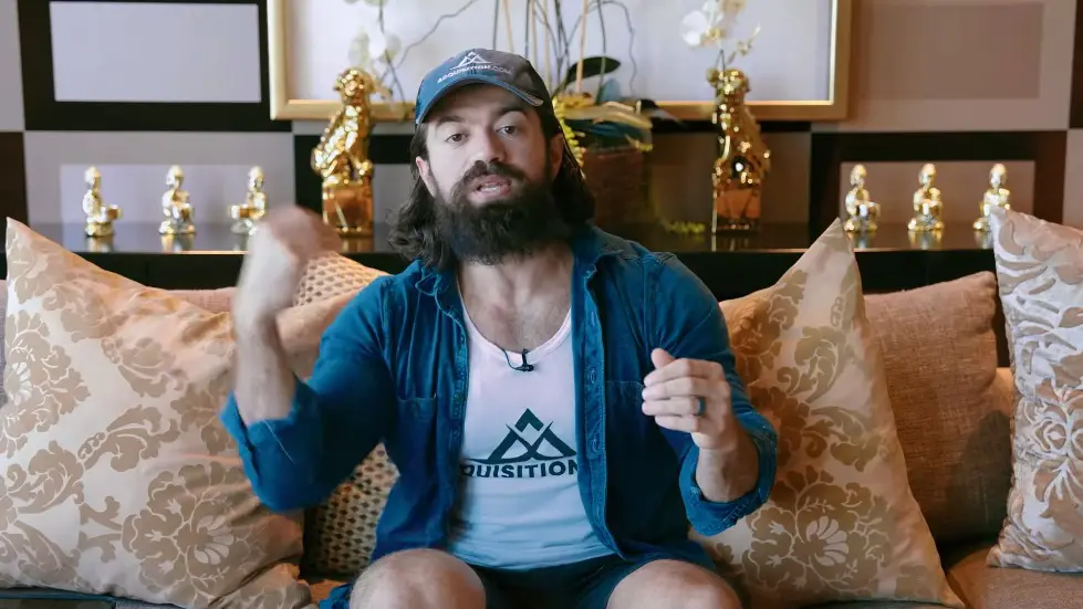 Alex Hormozi: How to go ALL IN on your side hustle...